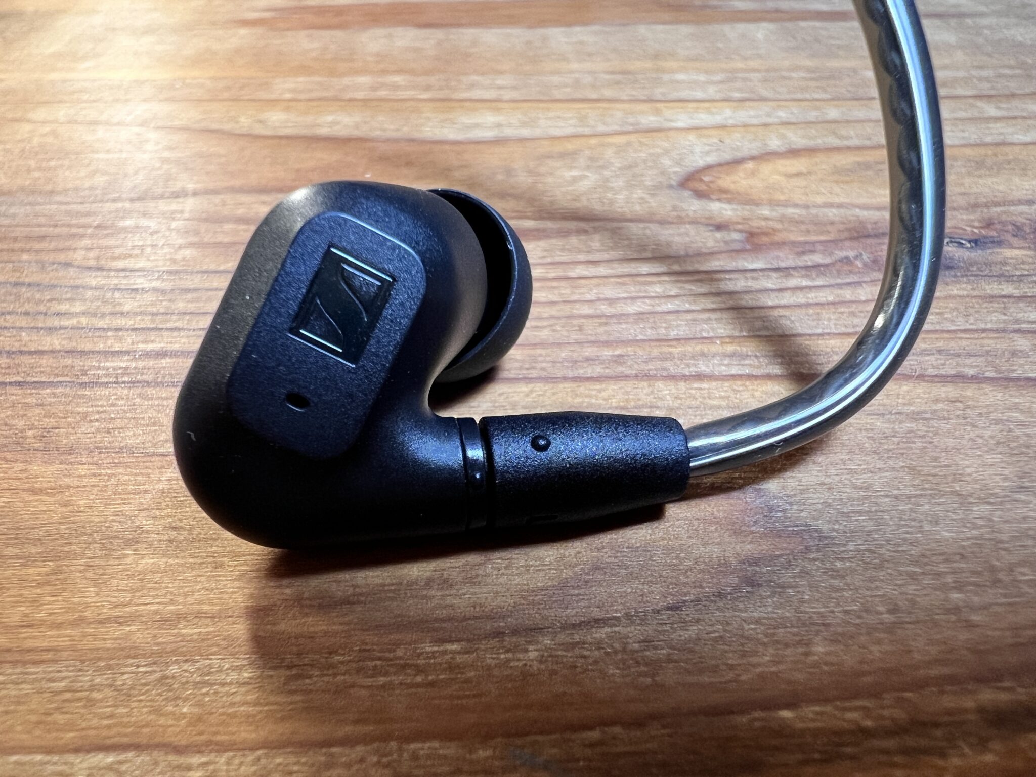 ゼンハイザー 【IE100PRO】 VS 【IE200】価格差に見合う音の差を徹底比較